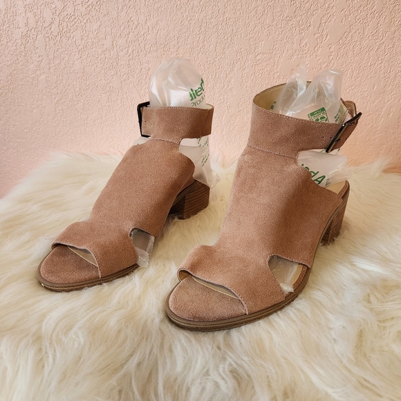 Sole Society | Shoes | Sole Society Tally Ankle Strap Tan Suede Block ...